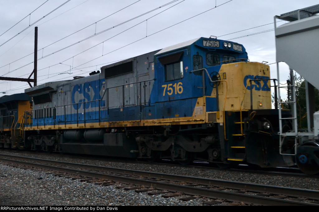 CSX C40-8 7516 trails on Q438-08